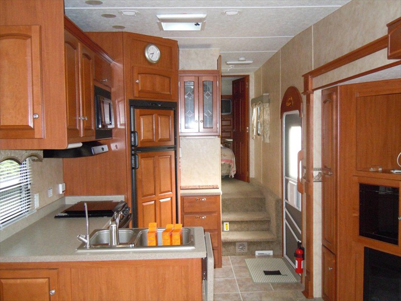 Sunnybrook TITAN LX Fifth Wheel. Photos, Brochure, Build Sheet