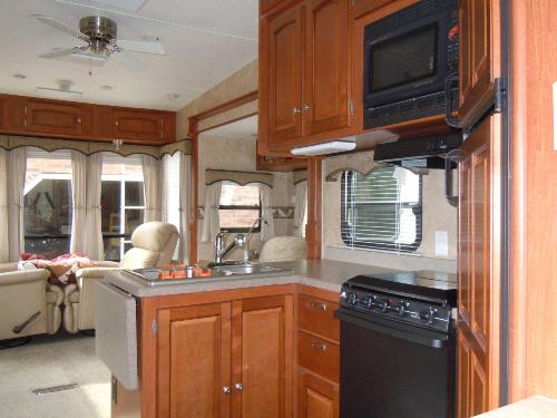 Sunnybrook TITAN LX Fifth Wheel. Photos, Brochure, Build Sheet