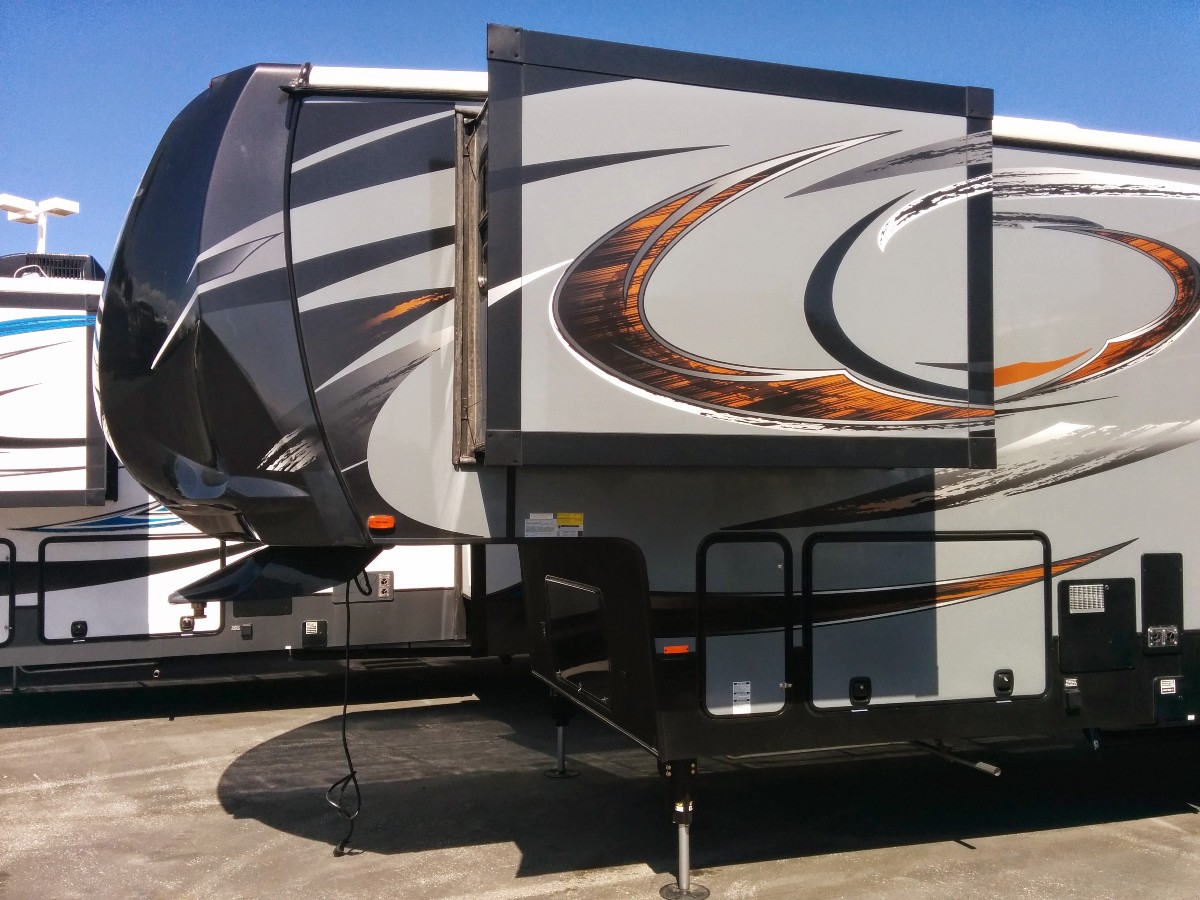 2015 Heartland Cyclone CY4200 - Fifth Wheel - Toy Hauler