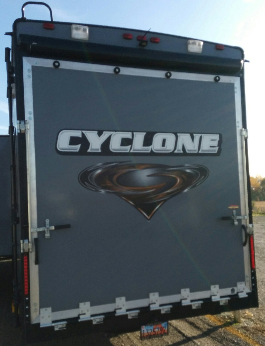 2015 Heartland Cyclone CY4200 - Fifth Wheel - Toy Hauler