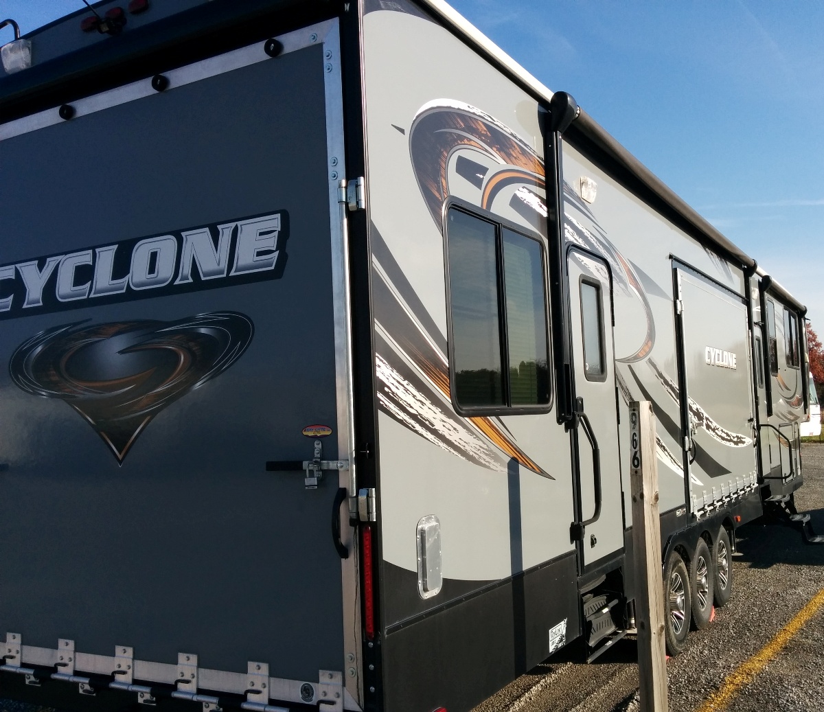 2015 Heartland Cyclone CY4200 - Fifth Wheel - Toy Hauler