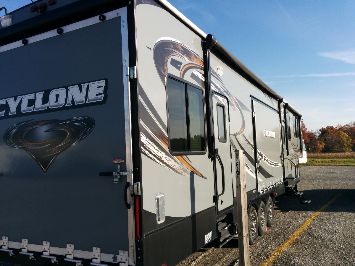 2015 Heartland Cyclone CY4200 - Fifth Wheel - Toy Hauler