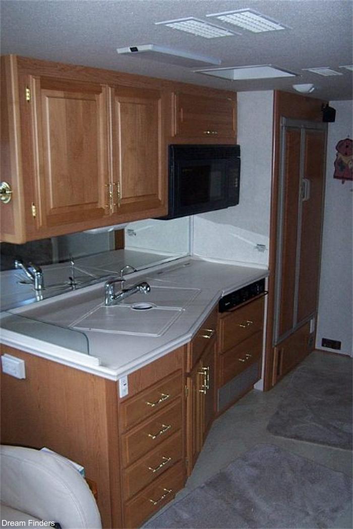 2001 Fleetwood Discovery