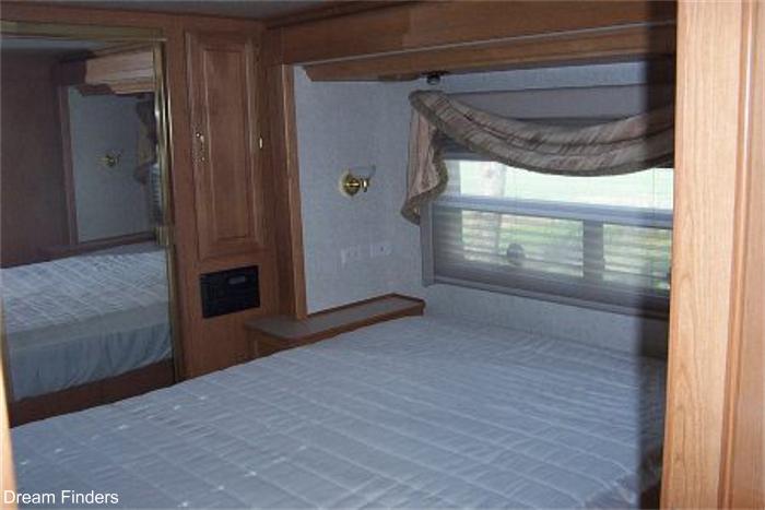 2001 Fleetwood Discovery