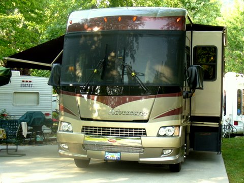 2006 Winnebago Adventurer Class A RV in South Pittsburg, Tennessee