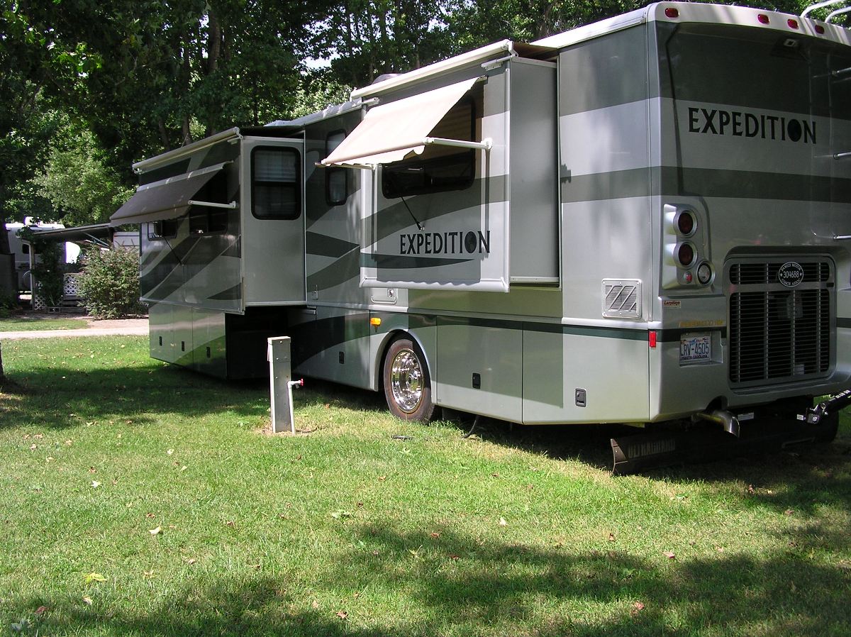 2004 Fleetwood Expedition 38N Diesel in Florida - DreamFinders.RV