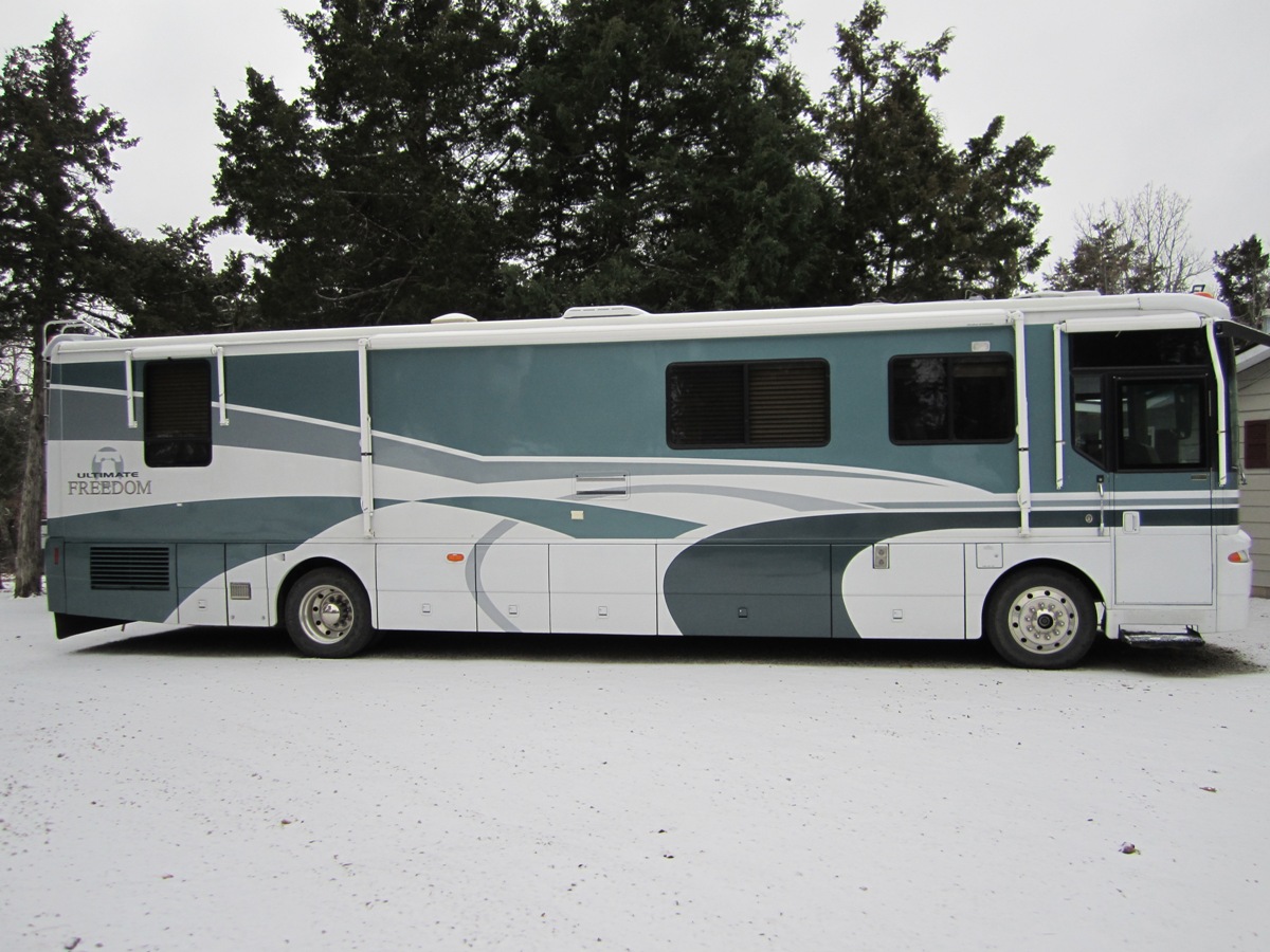 2000 Winnebago Ultimate Freedom in Mountain Home, Arkansas