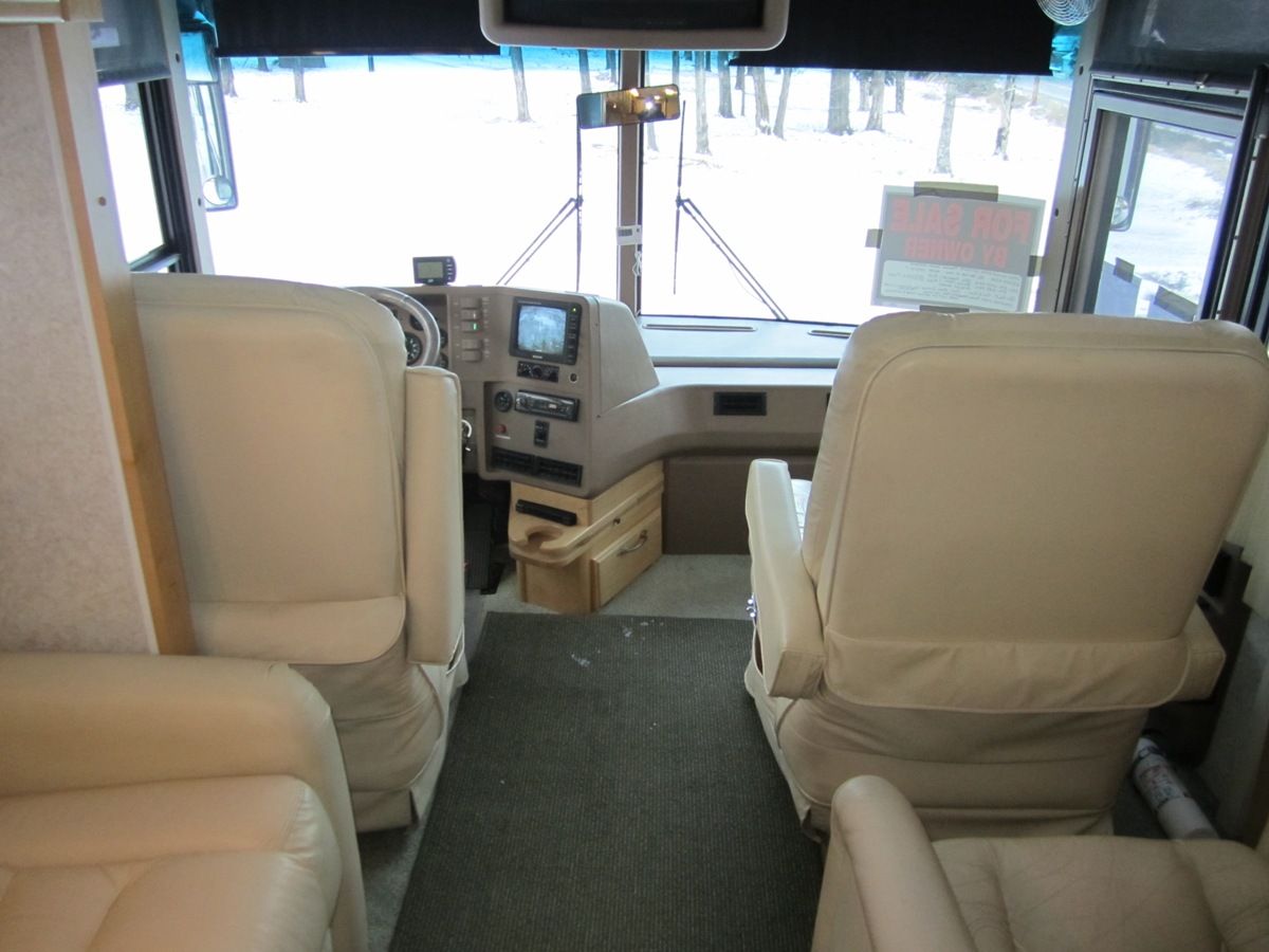 2000 Winnebago Ultimate Freedom in Mountain Home, Arkansas