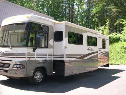 2003 Winnebago Adventurer For Sale in Cumming, Georgia