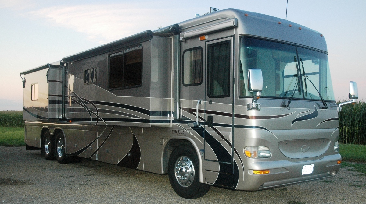 2004 Country Coach Intrigue For Sale By Owner in Iowa