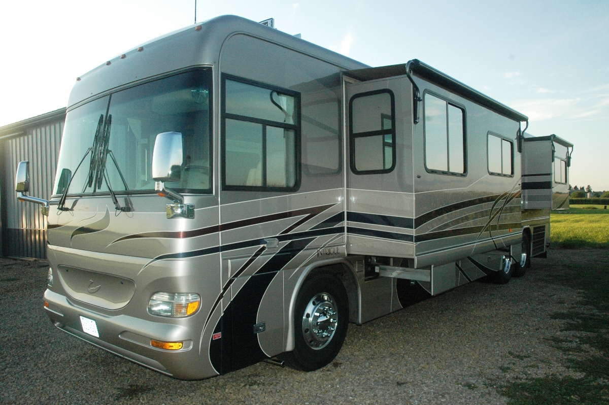 2004 Country Coach Intrigue For Sale By Owner in Iowa