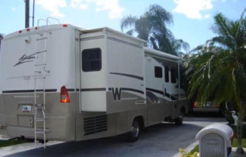 2003 Winnebago Adventurer, PHOTOS, Details, Brochure with Floorplan