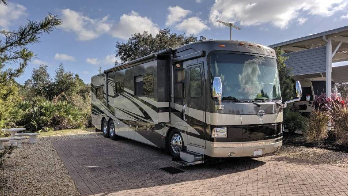 2006 Monaco Dynasty 38 Bishop