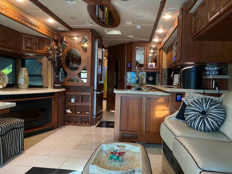 2016 Winnebago Grand Tour 42HL, PHOTOS, Details, Brochure, Floorplan